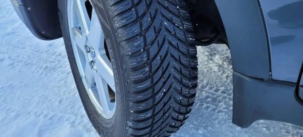 Pelēks Volvo XC90 2007 Rīga, ar dzinēja tilpumu 2.40 L un nobraukumu 247 tūkst. km par 8200 €, foto 7 vietnē AUTOMOTO.COM.LV