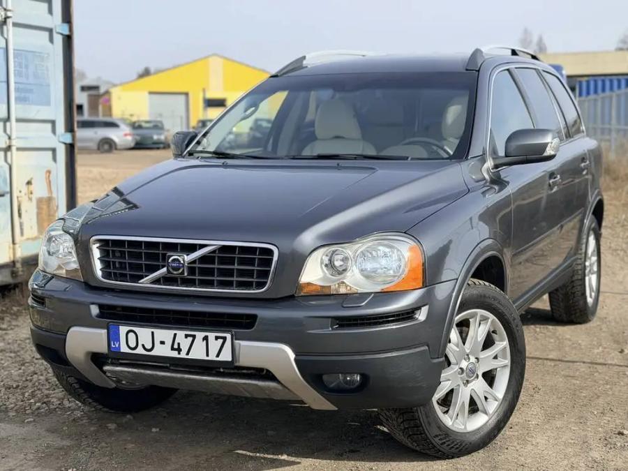 Grey Volvo XC90 2007 in Riga, with an engine capacity of 2.40 L and mileage of 290 thousand km for 6995 €, photo 4 on AUTOMOTO.COM.LV