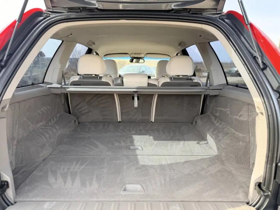 Grey Volvo XC90 2007 in Riga, with an engine capacity of 2.40 L and mileage of 290 thousand km for 6995 €, photo 6 on AUTOMOTO.COM.LV