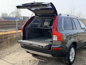 Grey Volvo XC90 2007 in Riga, with an engine capacity of 2.40 L and mileage of 290 thousand km for 6995 €, photo 7 on AUTOMOTO.COM.LV