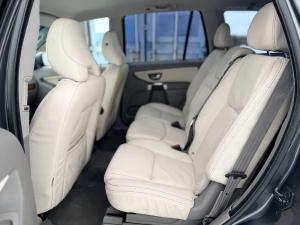Grey Volvo XC90 2007 in Riga, with an engine capacity of 2.40 L and mileage of 290 thousand km for 6995 €, photo 8 on AUTOMOTO.COM.LV