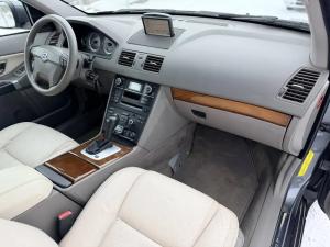 Grey Volvo XC90 2007 in Riga, with an engine capacity of 2.40 L and mileage of 290 thousand km for 6995 €, photo 17 on AUTOMOTO.COM.LV