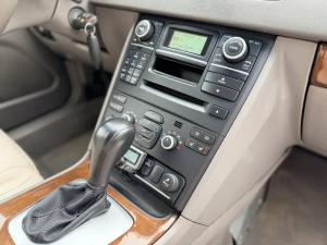 Grey Volvo XC90 2007 in Riga, with an engine capacity of 2.40 L and mileage of 290 thousand km for 6995 €, photo 18 on AUTOMOTO.COM.LV