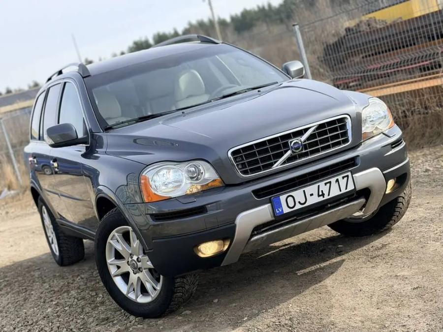 Grey Volvo XC90 2007 in Riga, with an engine capacity of 2.40 L and mileage of 290 thousand km for 6995 €, photo 21 on AUTOMOTO.COM.LV