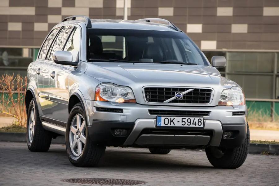 Pelēks Volvo XC90 2007 Jelgava, ar dzinēja tilpumu 2.40 L un nobraukumu 236 tūkst. km par 5300 €, foto 3 vietnē AUTOMOTO.COM.LV