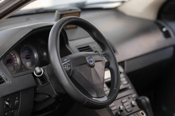 Pelēks Volvo XC90 2007 Jelgava, ar dzinēja tilpumu 2.40 L un nobraukumu 236 tūkst. km par 5300 €, foto 8 vietnē AUTOMOTO.COM.LV