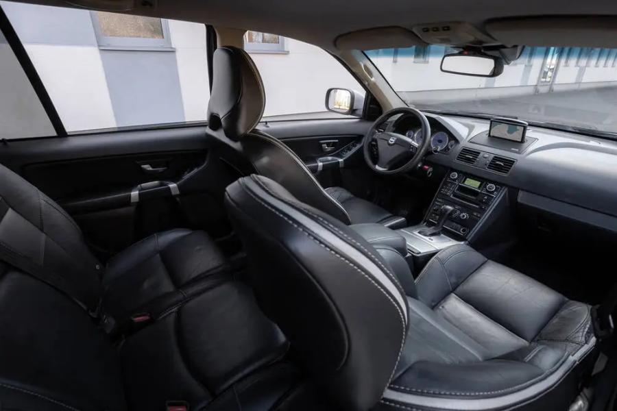 Pelēks Volvo XC90 2007 Jelgava, ar dzinēja tilpumu 2.40 L un nobraukumu 236 tūkst. km par 5300 €, foto 18 vietnē AUTOMOTO.COM.LV