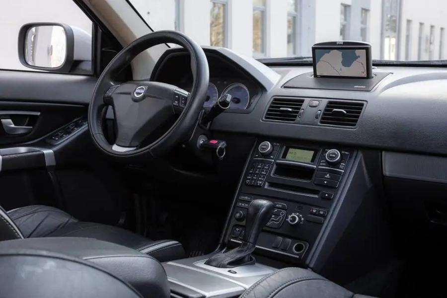 Pelēks Volvo XC90 2007 Jelgava, ar dzinēja tilpumu 2.40 L un nobraukumu 236 tūkst. km par 5300 €, foto 19 vietnē AUTOMOTO.COM.LV