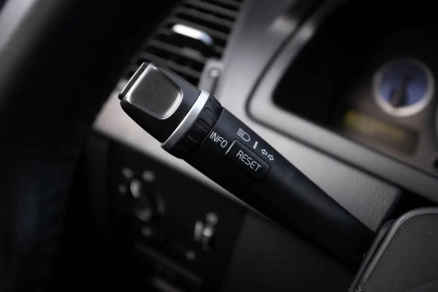 Pelēks Volvo XC90 2007 Jelgava, ar dzinēja tilpumu 2.40 L un nobraukumu 236 tūkst. km par 5300 €, foto 30 vietnē AUTOMOTO.COM.LV