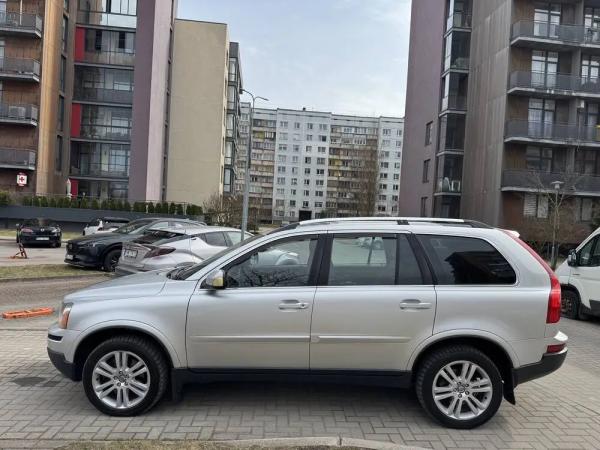 Pelēks Volvo XC90 2007 Rīga, ar dzinēja tilpumu 2.40 L un nobraukumu 363 tūkst. km par 5990 €, foto 3 vietnē AUTOMOTO.COM.LV