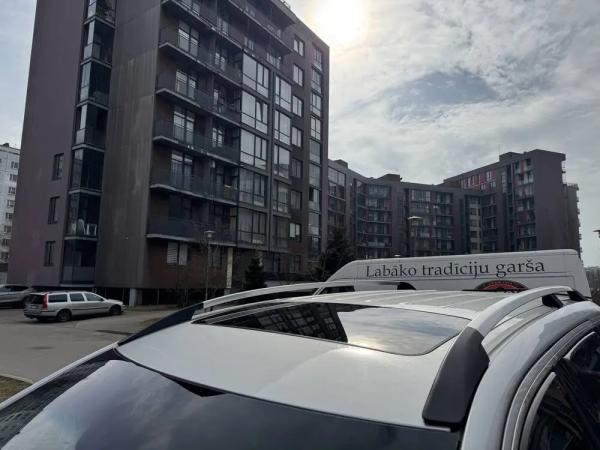 Pelēks Volvo XC90 2007 Rīga, ar dzinēja tilpumu 2.40 L un nobraukumu 363 tūkst. km par 5990 €, foto 6 vietnē AUTOMOTO.COM.LV