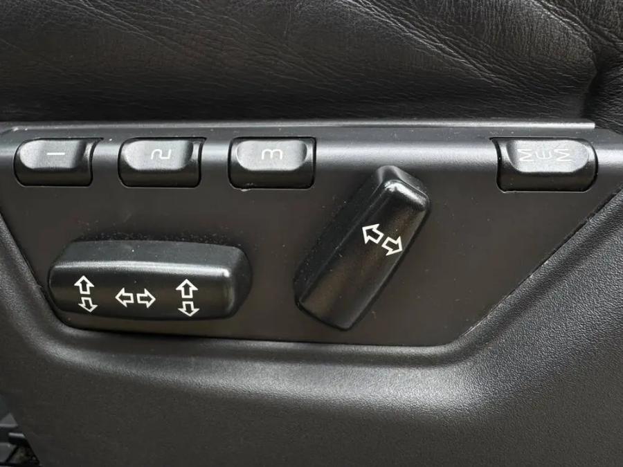Pelēks Volvo XC90 2007 Rīga, ar dzinēja tilpumu 2.40 L un nobraukumu 363 tūkst. km par 5990 €, foto 20 vietnē AUTOMOTO.COM.LV