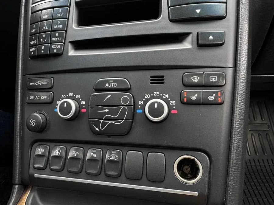 Pelēks Volvo XC90 2007 Rīga, ar dzinēja tilpumu 2.40 L un nobraukumu 363 tūkst. km par 5990 €, foto 21 vietnē AUTOMOTO.COM.LV