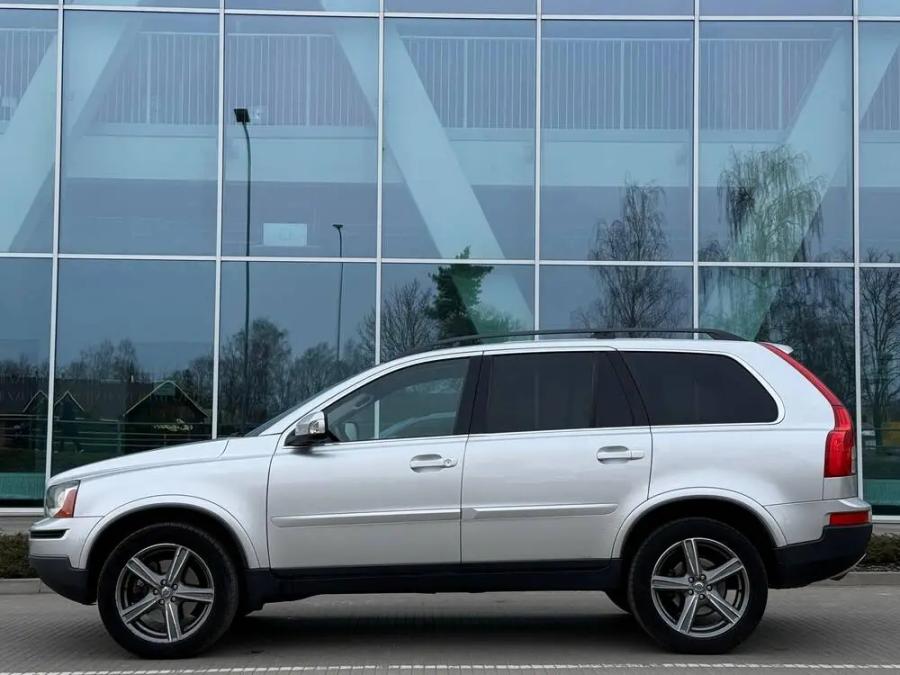 Grey Volvo XC90 2007 in Rezekne, with an engine capacity of 2.40 L and mileage of 262 thousand km for 6490 €, photo 6 on AUTOMOTO.COM.LV