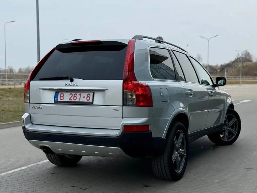 Grey Volvo XC90 2007 in Rezekne, with an engine capacity of 2.40 L and mileage of 262 thousand km for 6490 €, photo 7 on AUTOMOTO.COM.LV