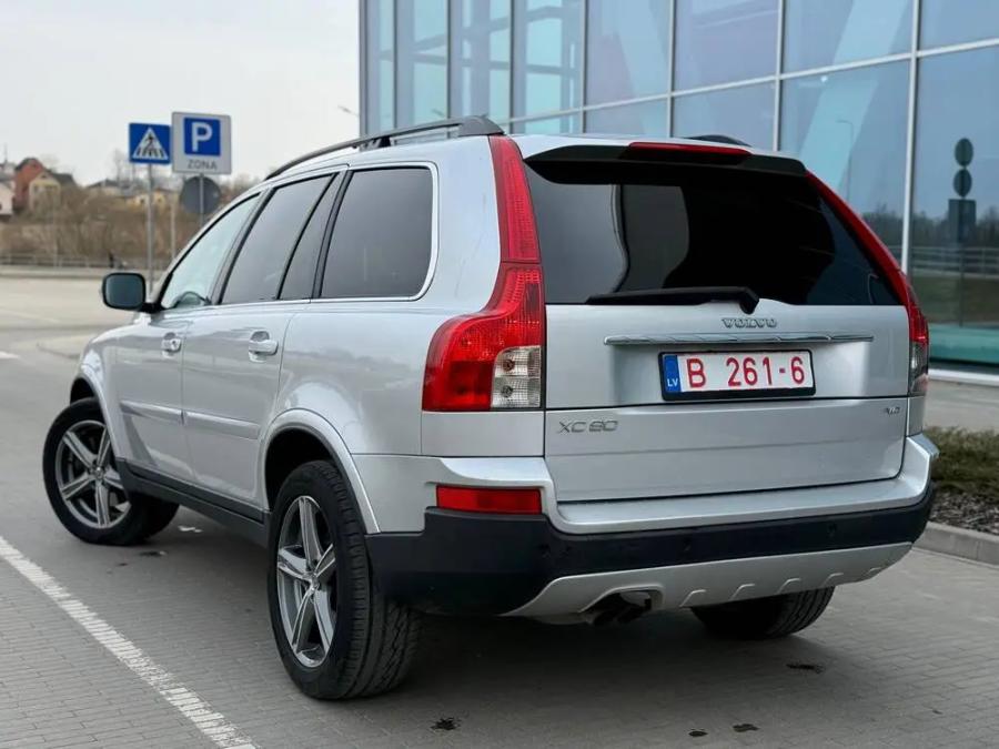 Grey Volvo XC90 2007 in Rezekne, with an engine capacity of 2.40 L and mileage of 262 thousand km for 6490 €, photo 8 on AUTOMOTO.COM.LV