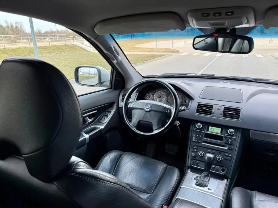 Grey Volvo XC90 2007 in Rezekne, with an engine capacity of 2.40 L and mileage of 262 thousand km for 6490 €, photo 11 on AUTOMOTO.COM.LV