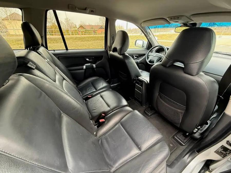 Grey Volvo XC90 2007 in Rezekne, with an engine capacity of 2.40 L and mileage of 262 thousand km for 6490 €, photo 15 on AUTOMOTO.COM.LV
