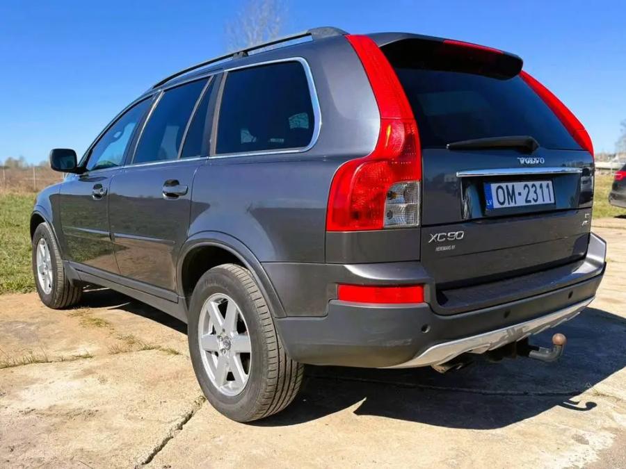 Pelēks Volvo XC90 2007 Rīga, ar dzinēja tilpumu 2.40 L un nobraukumu 246 tūkst. km par 4500 €, foto 7 vietnē AUTOMOTO.COM.LV