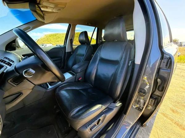 Pelēks Volvo XC90 2007 Rīga, ar dzinēja tilpumu 2.40 L un nobraukumu 246 tūkst. km par 4500 €, foto 9 vietnē AUTOMOTO.COM.LV