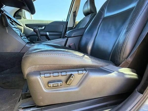 Pelēks Volvo XC90 2007 Rīga, ar dzinēja tilpumu 2.40 L un nobraukumu 246 tūkst. km par 4500 €, foto 10 vietnē AUTOMOTO.COM.LV