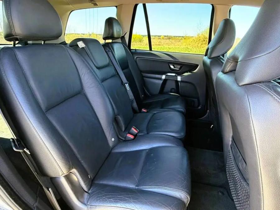 Pelēks Volvo XC90 2007 Rīga, ar dzinēja tilpumu 2.40 L un nobraukumu 246 tūkst. km par 4500 €, foto 13 vietnē AUTOMOTO.COM.LV