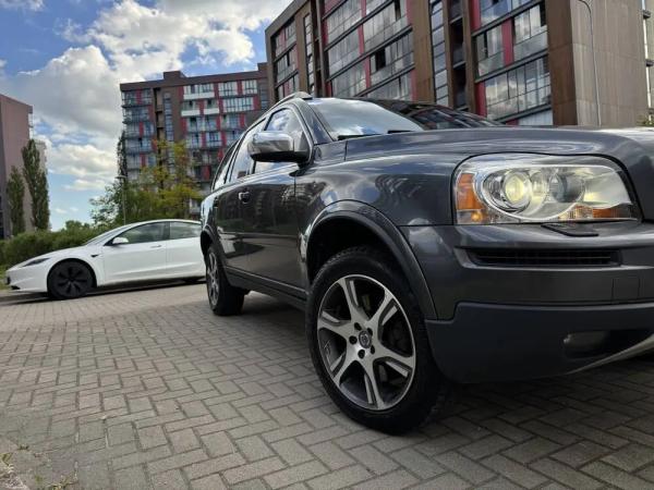 Pelēks Volvo XC90 2007 Rīga, ar dzinēja tilpumu 2.40 L un nobraukumu 367 tūkst. km par 5290 €, foto 3 vietnē AUTOMOTO.COM.LV