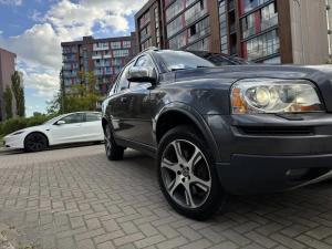 Grey Volvo XC90 2007 in Riga, with an engine capacity of 2.40 L and mileage of 367 thousand km for 5290 €, photo 4 on AUTOMOTO.COM.LV