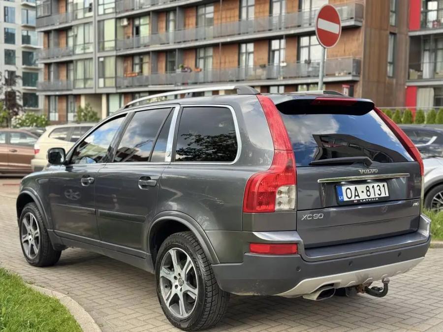 Grey Volvo XC90 2007 in Riga, with an engine capacity of 2.40 L and mileage of 367 thousand km for 5290 €, photo 5 on AUTOMOTO.COM.LV