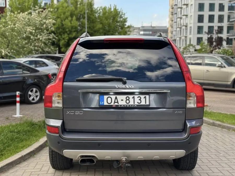 Grey Volvo XC90 2007 in Riga, with an engine capacity of 2.40 L and mileage of 367 thousand km for 5290 €, photo 8 on AUTOMOTO.COM.LV