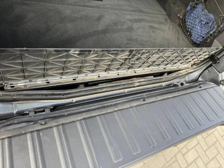 Grey Volvo XC90 2007 in Riga, with an engine capacity of 2.40 L and mileage of 367 thousand km for 5290 €, photo 13 on AUTOMOTO.COM.LV