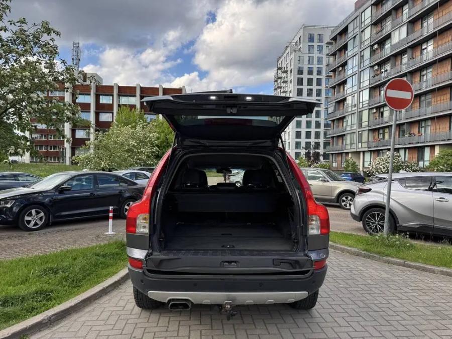 Grey Volvo XC90 2007 in Riga, with an engine capacity of 2.40 L and mileage of 367 thousand km for 5290 €, photo 14 on AUTOMOTO.COM.LV