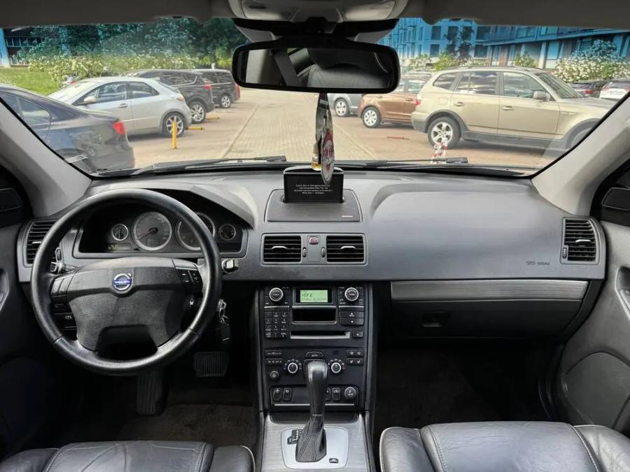 Grey Volvo XC90 2007 in Riga, with an engine capacity of 2.40 L and mileage of 367 thousand km for 5290 €, photo 15 on AUTOMOTO.COM.LV