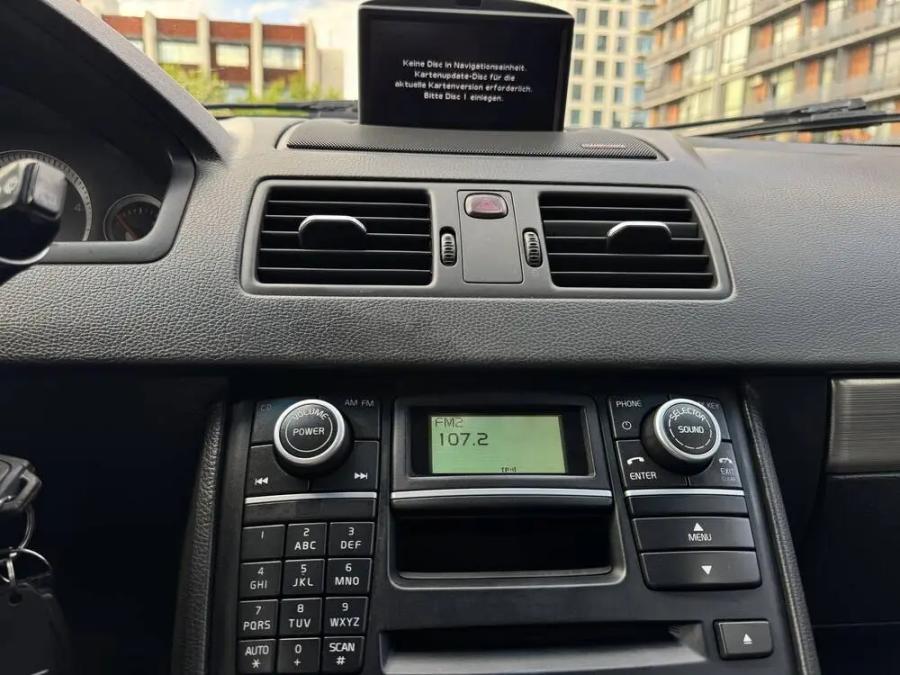 Grey Volvo XC90 2007 in Riga, with an engine capacity of 2.40 L and mileage of 367 thousand km for 5290 €, photo 23 on AUTOMOTO.COM.LV