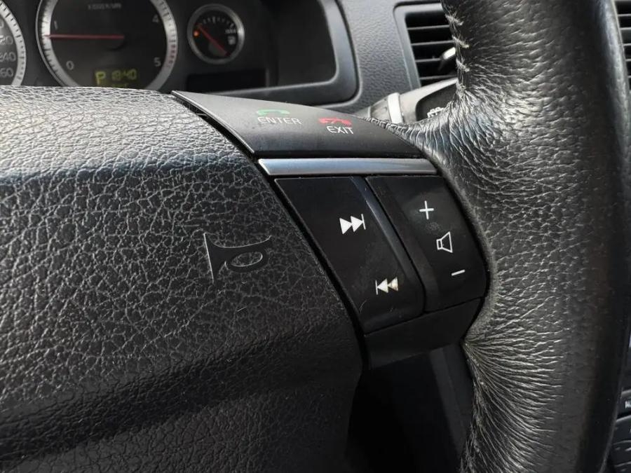 Grey Volvo XC90 2007 in Riga, with an engine capacity of 2.40 L and mileage of 367 thousand km for 5290 €, photo 24 on AUTOMOTO.COM.LV