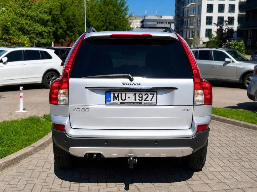 Grey Volvo XC90 2007 in Riga, with an engine capacity of 2.40 L and mileage of 399 thousand km for 4990 €, photo 5 on AUTOMOTO.COM.LV