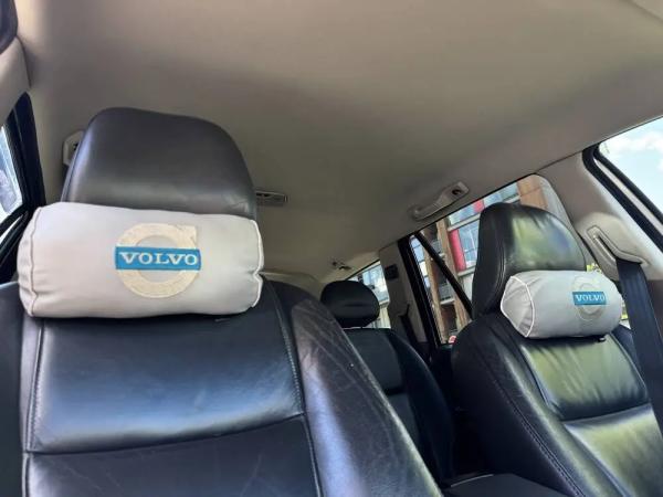 Pelēks Volvo XC90 2007 Rīga, ar dzinēja tilpumu 2.40 L un nobraukumu 399 tūkst. km par 4990 €, foto 9 vietnē AUTOMOTO.COM.LV