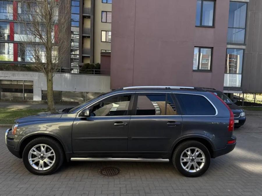 Grey Volvo XC90 2007 in Riga, with an engine capacity of 2.40 L and mileage of 305 thousand km for 3990 €, photo 3 on AUTOMOTO.COM.LV