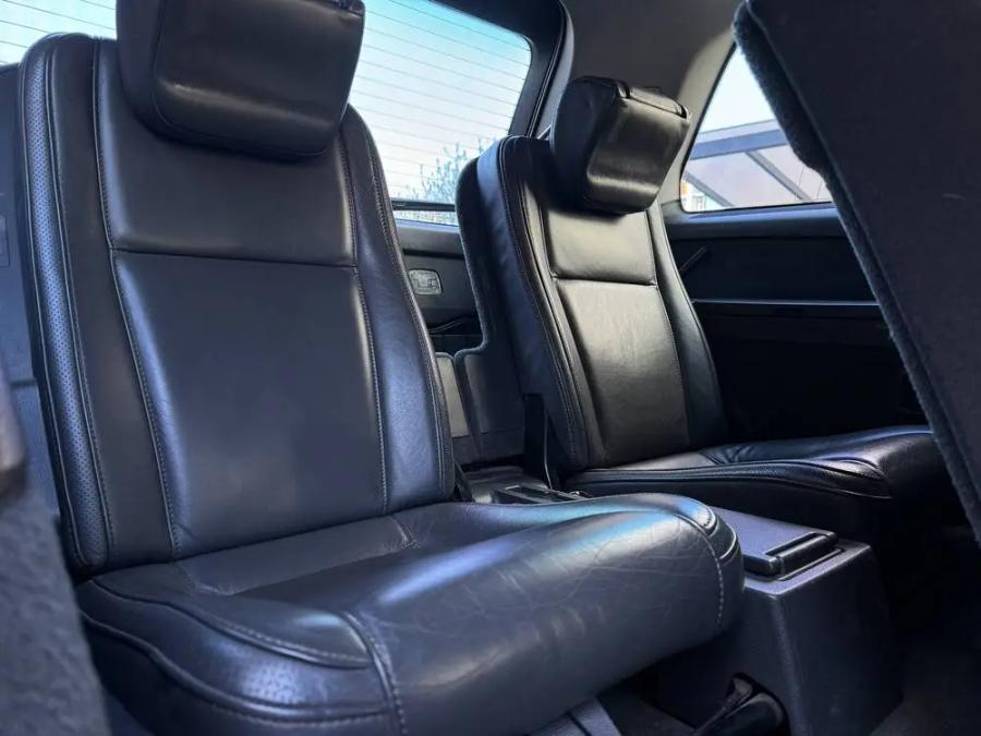 Grey Volvo XC90 2007 in Riga, with an engine capacity of 2.40 L and mileage of 305 thousand km for 3990 €, photo 13 on AUTOMOTO.COM.LV