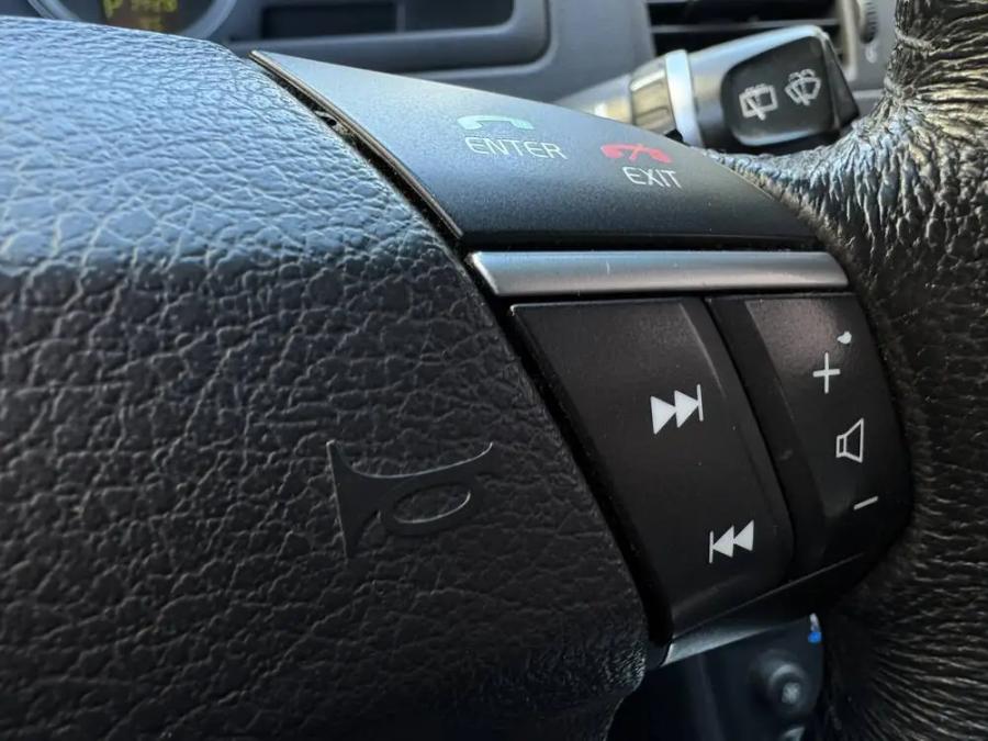 Grey Volvo XC90 2007 in Riga, with an engine capacity of 2.40 L and mileage of 305 thousand km for 3990 €, photo 20 on AUTOMOTO.COM.LV