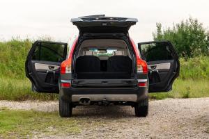 Grey Volvo XC90 2007 in Riga, with an engine capacity of 2.40 L and mileage of 234 thousand km for 8495 €, photo 6 on AUTOMOTO.COM.LV
