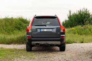 Grey Volvo XC90 2007 in Riga, with an engine capacity of 2.40 L and mileage of 234 thousand km for 8495 €, photo 7 on AUTOMOTO.COM.LV