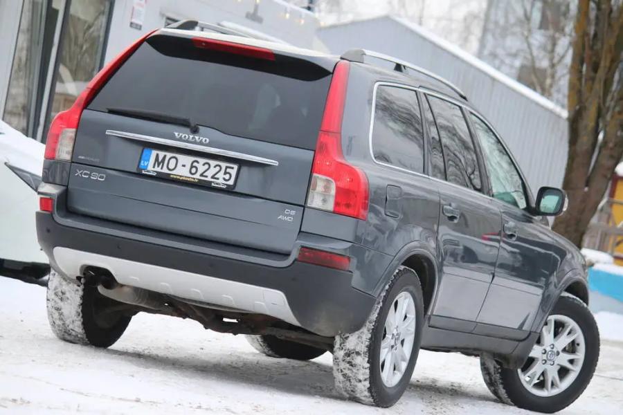 Grey Volvo XC90 2007 in Riga, with an engine capacity of 2.40 L and mileage of 342 thousand km for 5390 €, photo 3 on AUTOMOTO.COM.LV