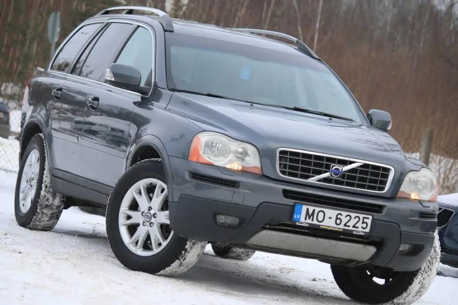Grey Volvo XC90 2007 in Riga, with an engine capacity of 2.40 L and mileage of 342 thousand km for 5390 €, photo 4 on AUTOMOTO.COM.LV