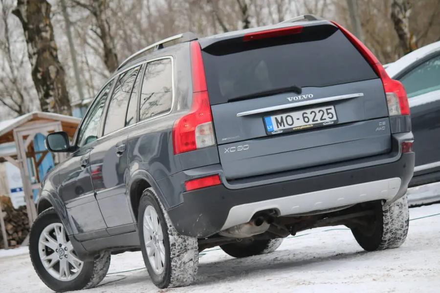 Grey Volvo XC90 2007 in Riga, with an engine capacity of 2.40 L and mileage of 342 thousand km for 5390 €, photo 5 on AUTOMOTO.COM.LV