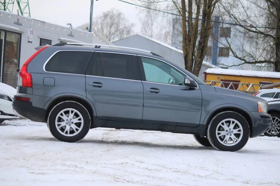 Grey Volvo XC90 2007 in Riga, with an engine capacity of 2.40 L and mileage of 342 thousand km for 5390 €, photo 7 on AUTOMOTO.COM.LV