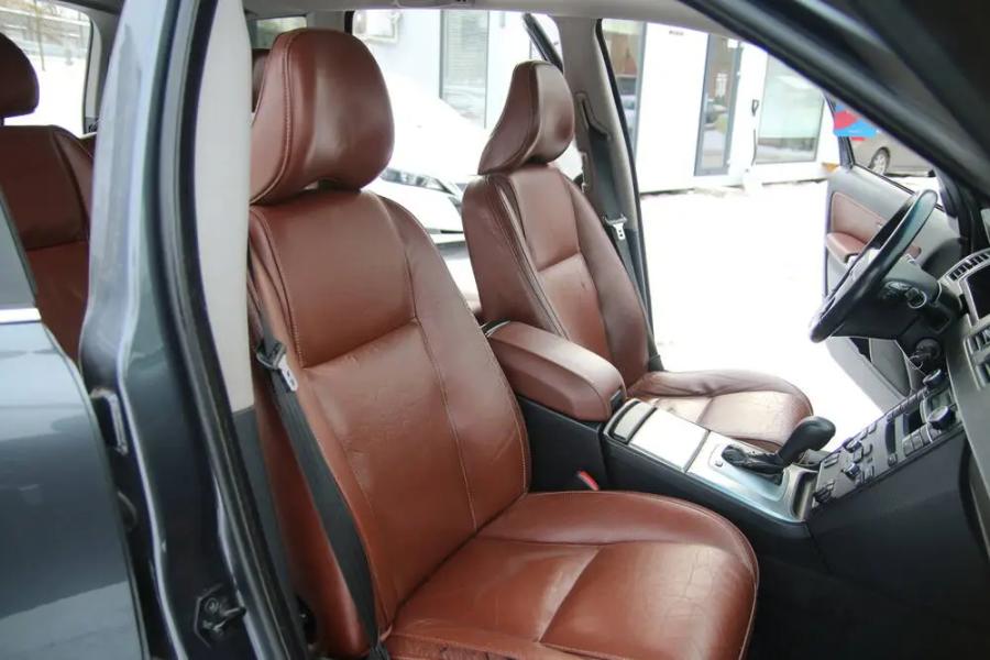 Grey Volvo XC90 2007 in Riga, with an engine capacity of 2.40 L and mileage of 342 thousand km for 5390 €, photo 16 on AUTOMOTO.COM.LV