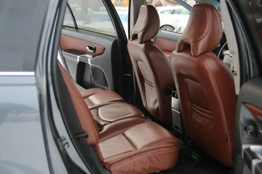Grey Volvo XC90 2007 in Riga, with an engine capacity of 2.40 L and mileage of 342 thousand km for 5390 €, photo 19 on AUTOMOTO.COM.LV