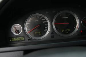 Grey Volvo XC90 2007 in Riga, with an engine capacity of 2.40 L and mileage of 342 thousand km for 5390 €, photo 22 on AUTOMOTO.COM.LV