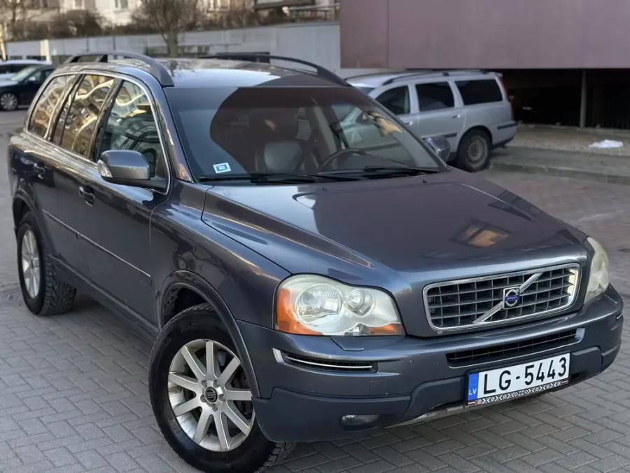 Grey Volvo XC90 2007 in Riga, with an engine capacity of 2.40 L and mileage of 342 thousand km for 5290 €, photo 1 on AUTOMOTO.COM.LV